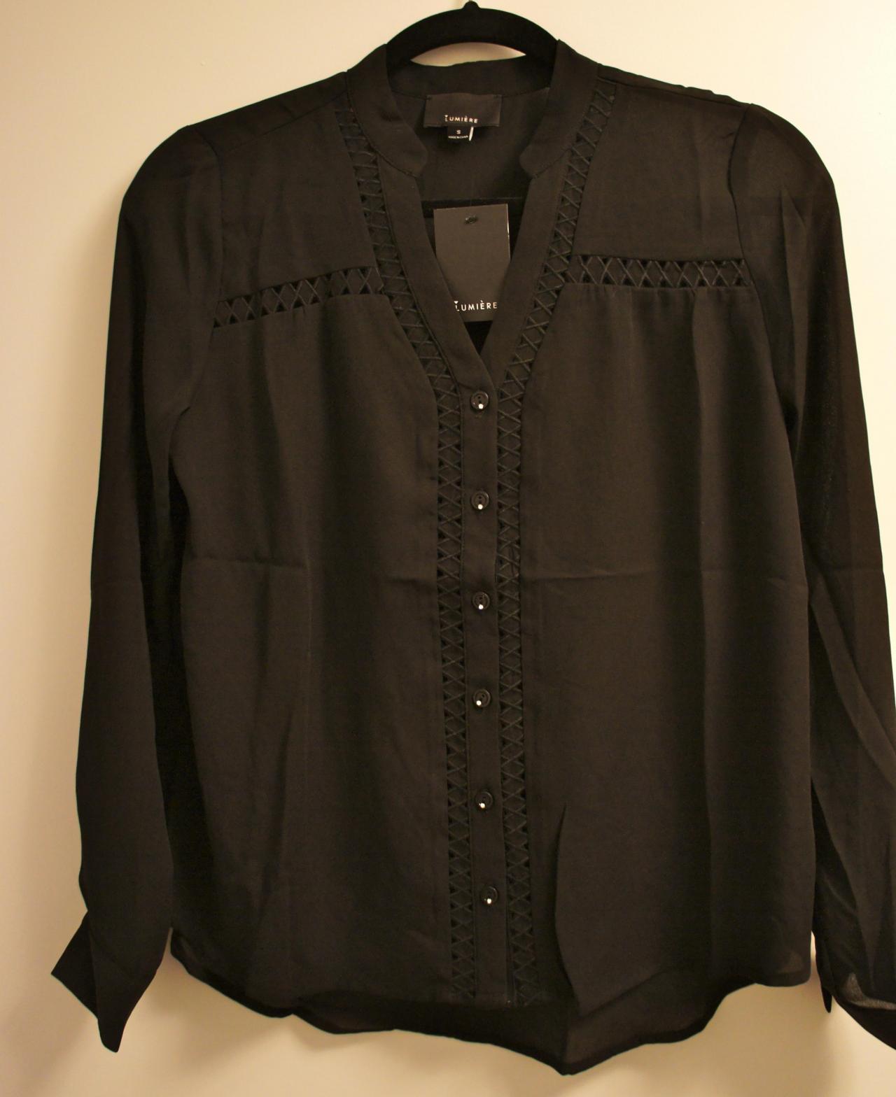 Black Button Down Blouse on Luulla